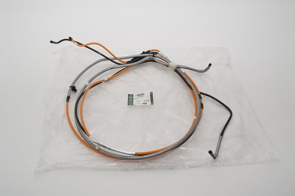 Pipe Assy - Air Inlet - LR014977LR - LAND ROVER - Vitesse Land Rover ...